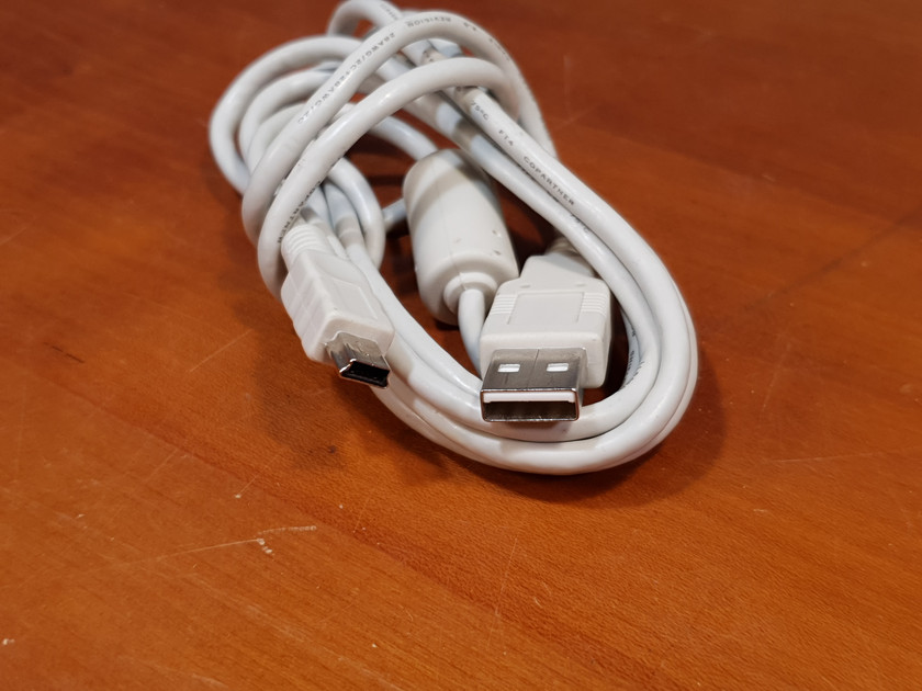 USB -kaapeli (mini USB) - Salamakauppa