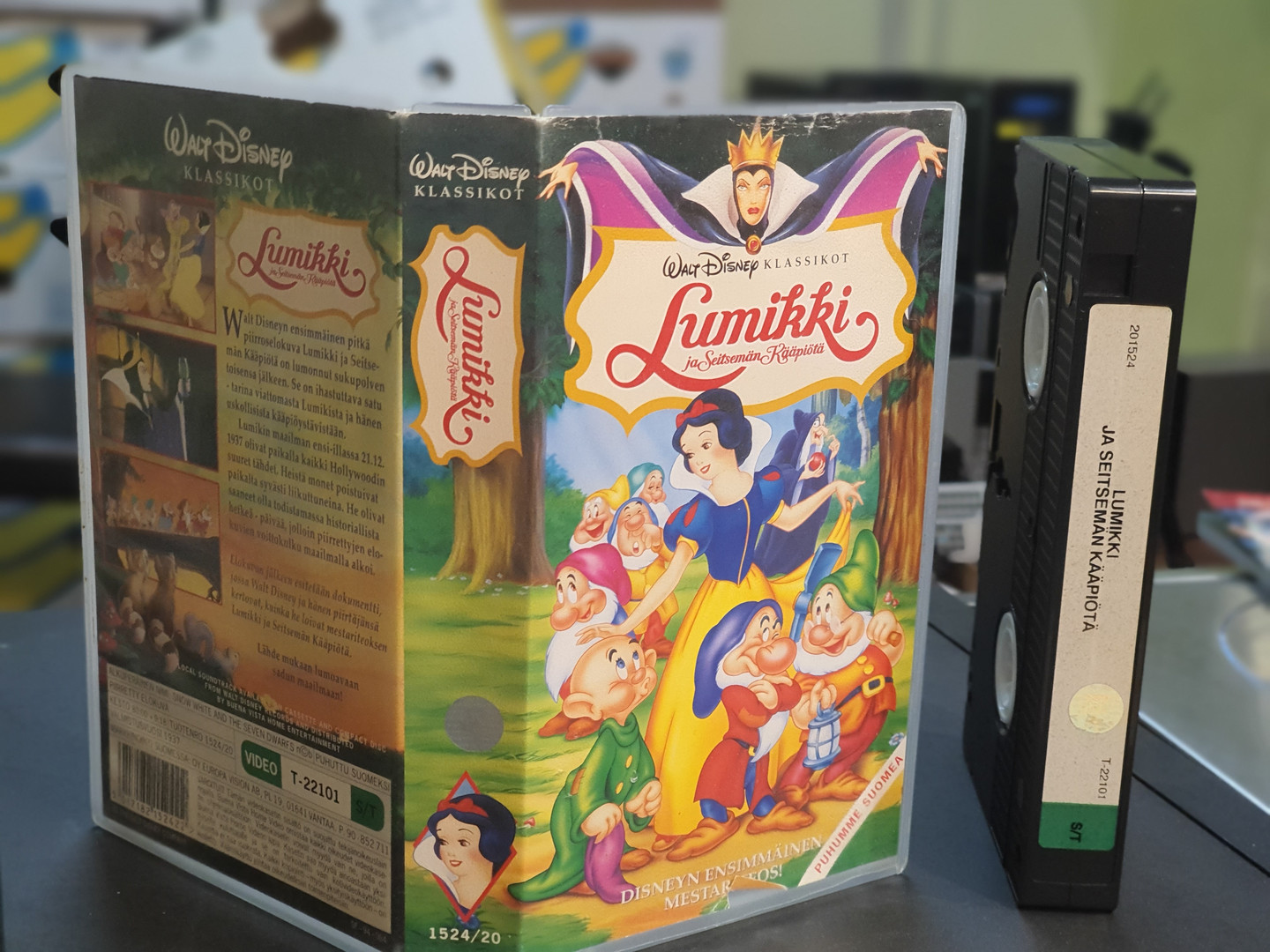 VHS-elokuva (Walt Disney klassikot: Lumikki ja seitsämän kääpiötä) - Salamakauppa