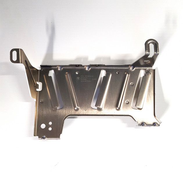 BMW G30/31 vahvistimen asennusteline - Audiokit