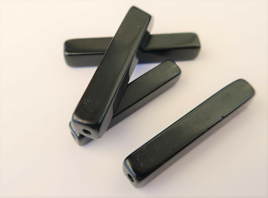 Kivihelmi musta putki 30 x 5 mm (2 kpl/pss) - Helmikauppa Blingi