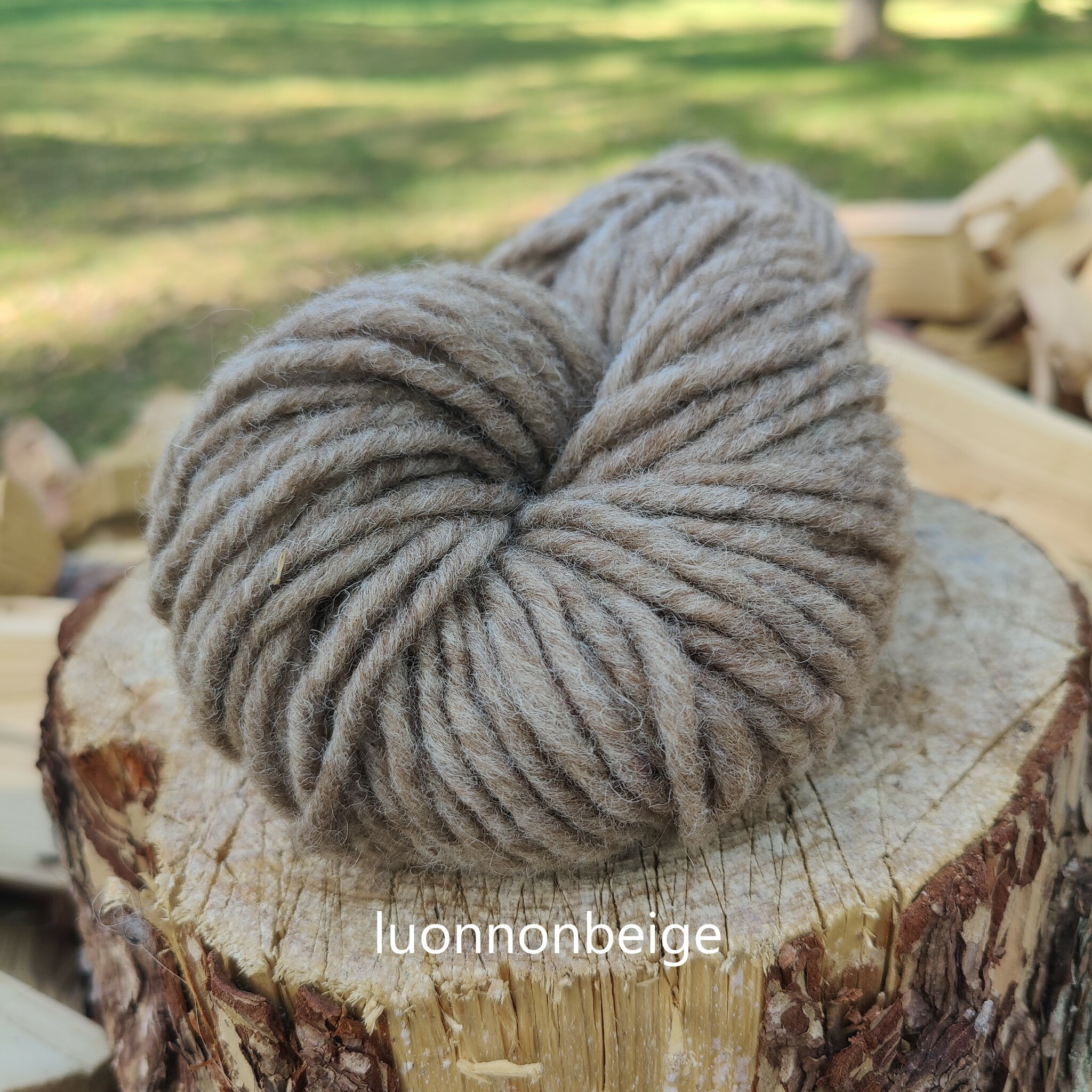 Päivillanka Muhku (100g/80m) Kotimainen, pehmeä ja paksu hahtuvalanka ...