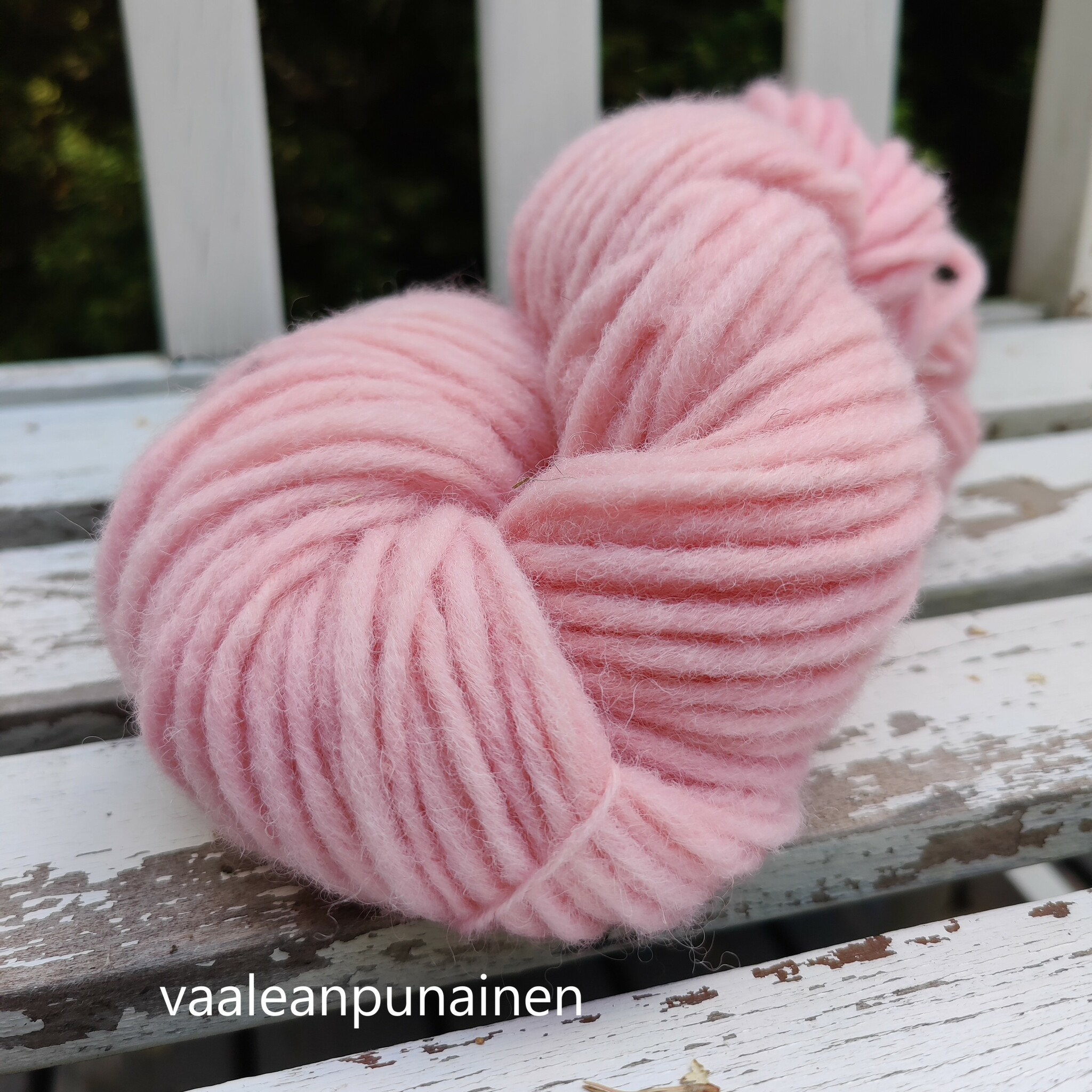 Päivillanka Muhku (100g/80m) Kotimainen, pehmeä ja paksu hahtuvalanka ...