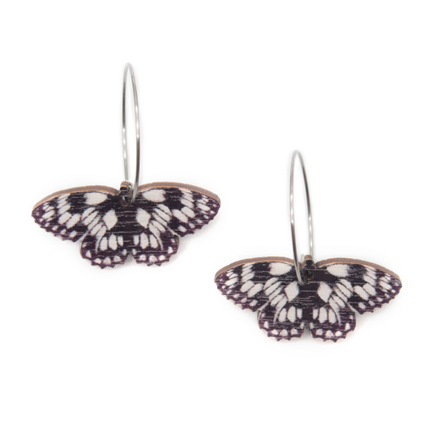 Ruutuperhonen Mini – korvakorut renkailla – Nooma