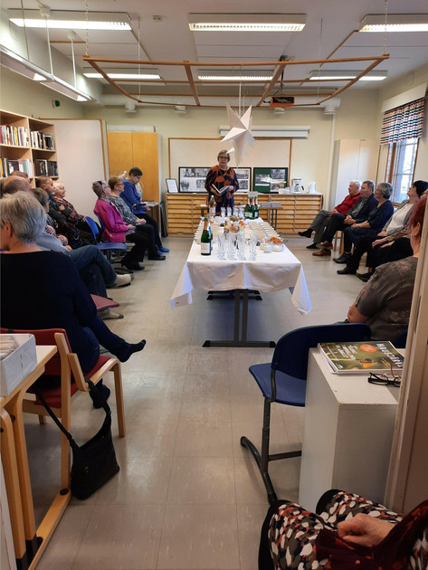 Tuulikki Luoma: Tätä nyt ja eteenpäin – Mandat kustannus verkkokirjakauppa