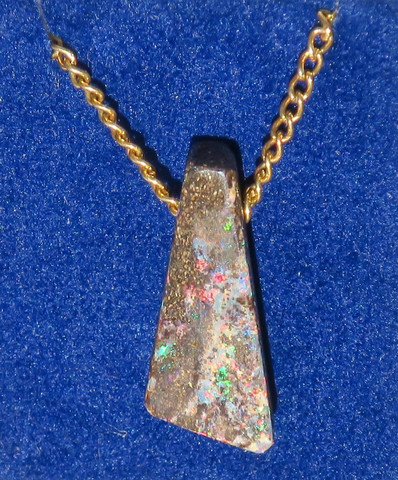 Opaali kivet ja korut – Kivikauppa Qii