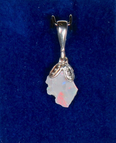 Opaali kivet ja korut – Kivikauppa Qii